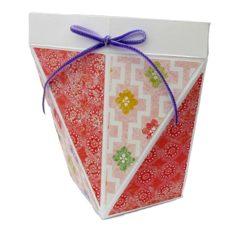 Self closing triangle box|D-1234312