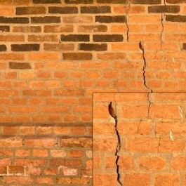 cracking wall pattern